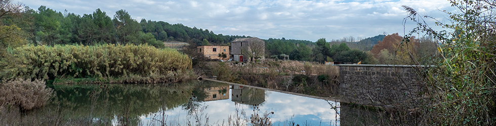 Ermita y castillo de Merola desde la colonia de la Ametlla de Merola ...